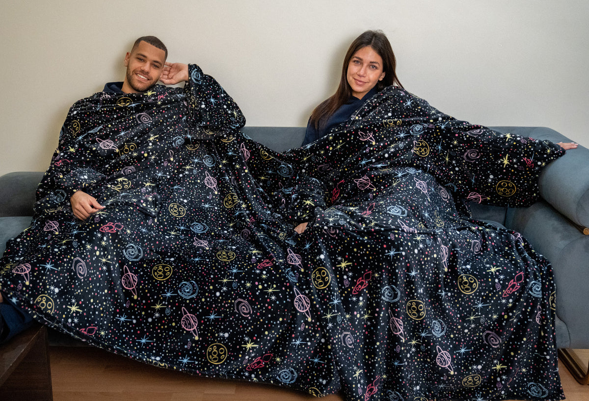 Snuggs Couple blanket with sleeves Black Space – Snuggs Egypt