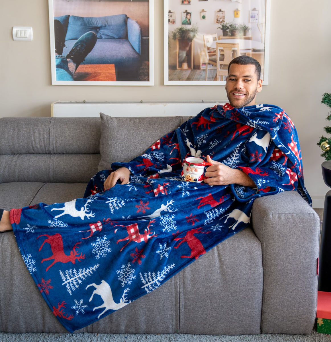 Snuggs blanket with sleeves Christmas Dark Blue Reindeer – Snuggs Egypt
