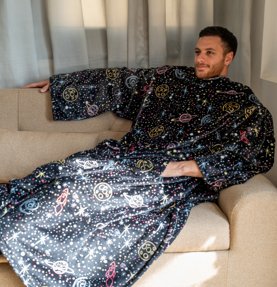 Snuggs blanket with sleeves Black Space – Snuggs Egypt
