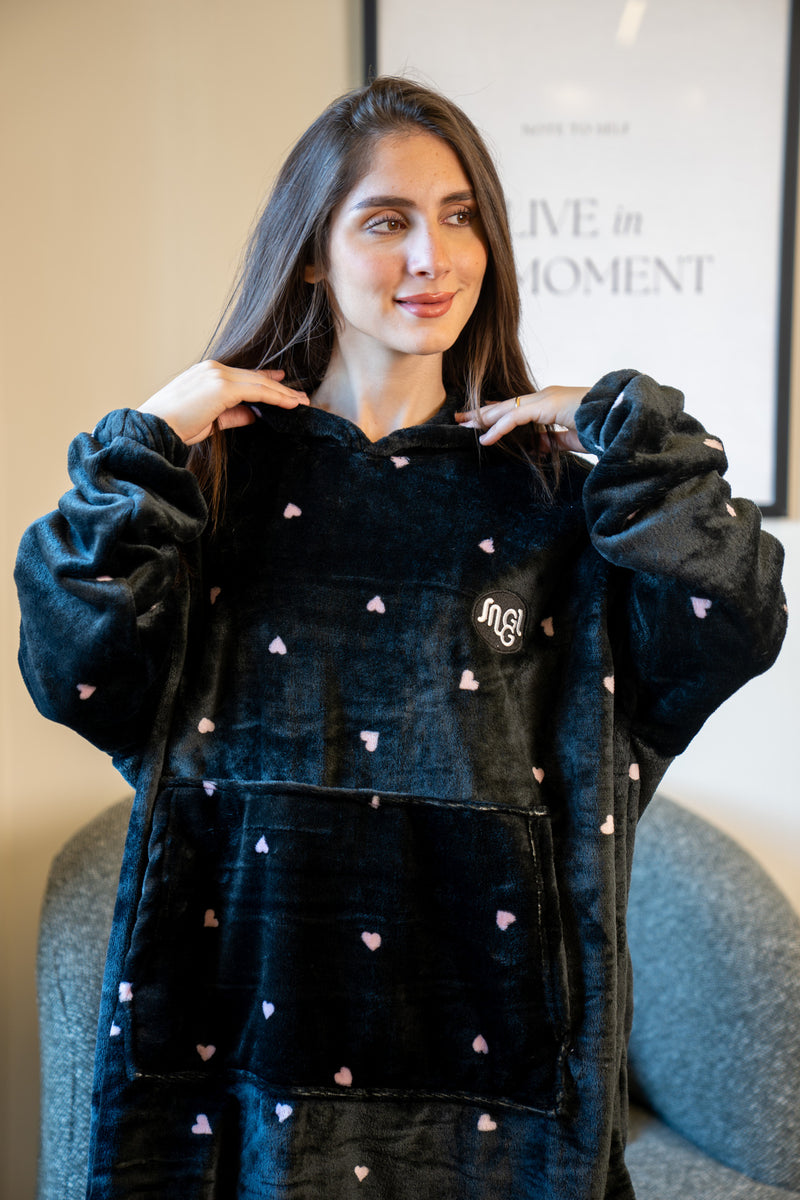 Snuggs Blanket Hoodie Black Hearts – Snuggs Egypt