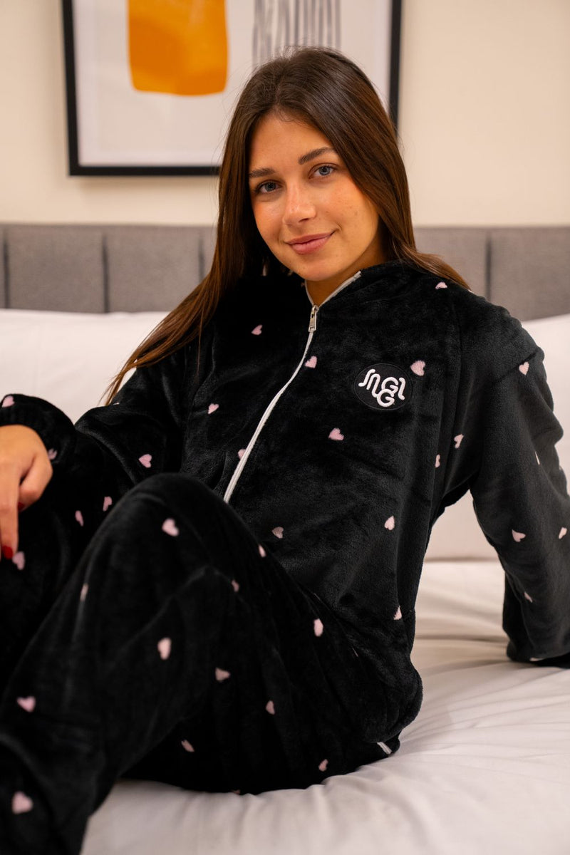 Snuggs Blanket Onesie Black Hearts – Snuggs Egypt
