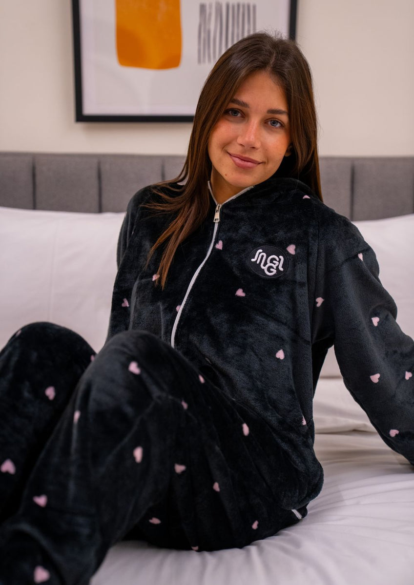 Snuggs Blanket Onesie Black Hearts – Snuggs Egypt
