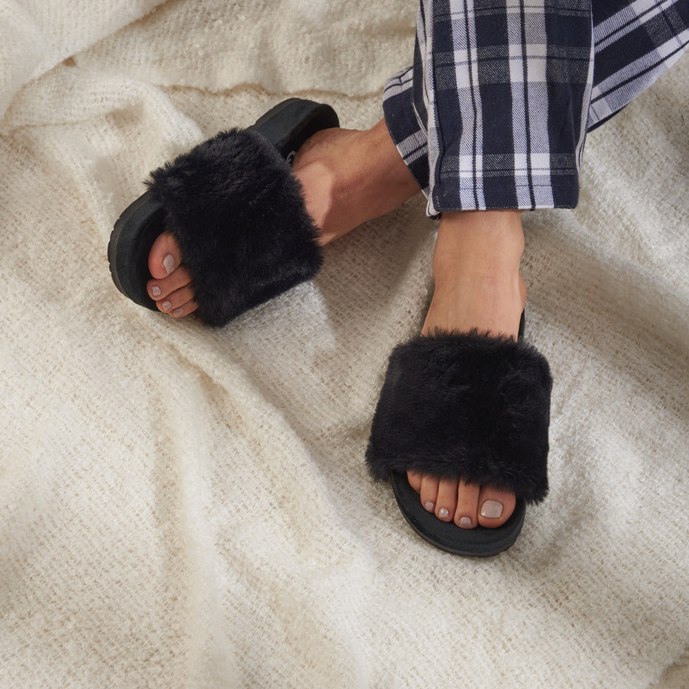 Snuggs fuzzy slippers – Snuggs Egypt